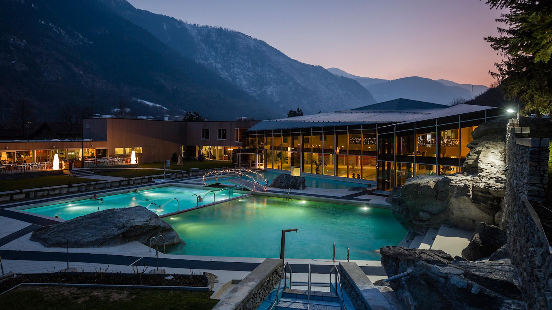 Mitten im kühlen Nass in den Sommer starten. Hierfür bietet das Thermalbad Brigerbad am Freitag ...