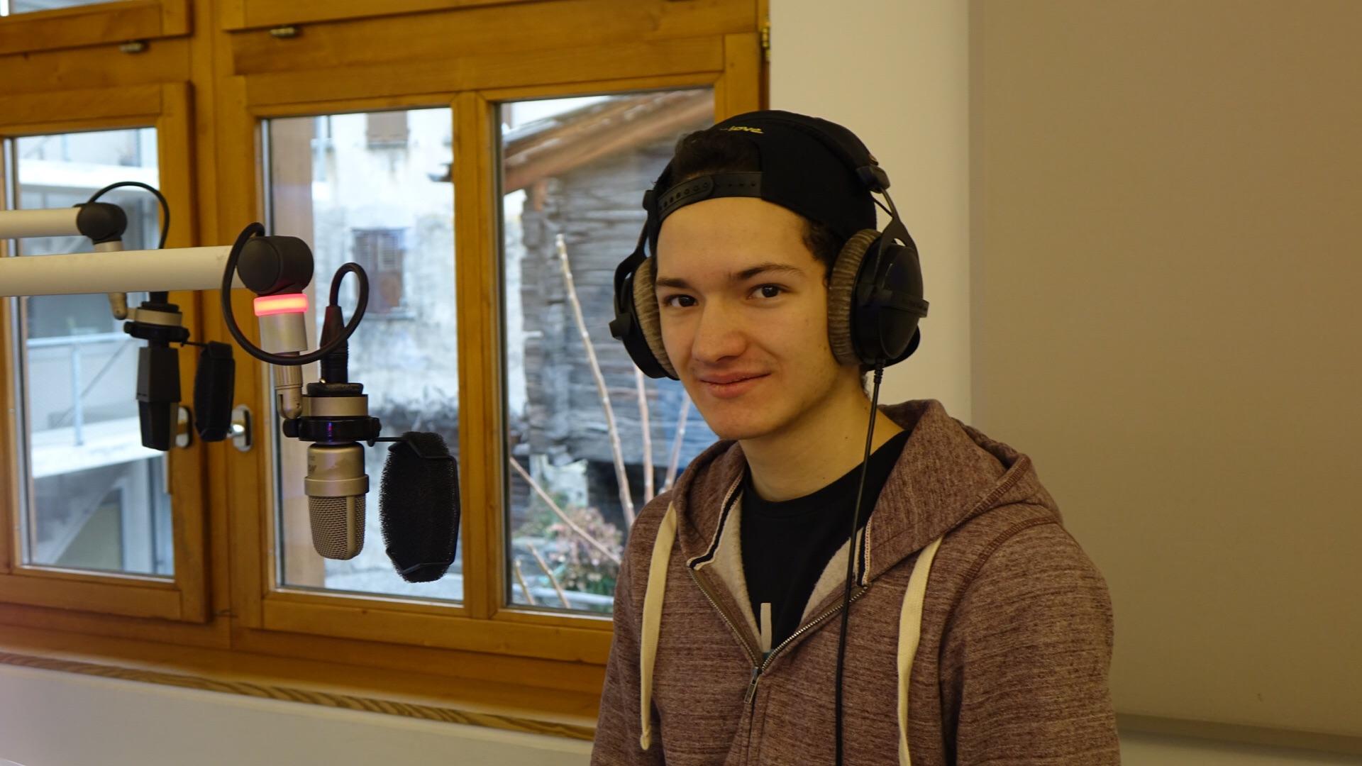 Claudio Heldner alias DJ Cale stellt seinen Debüt-Song "Live your life" vor. Quelle: rro