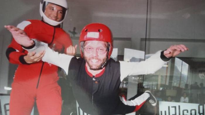 Trotz des erzwungenen Lächelns: rro-Reporter Daniel Buri hatte Spass am Freifallsimulator in ...