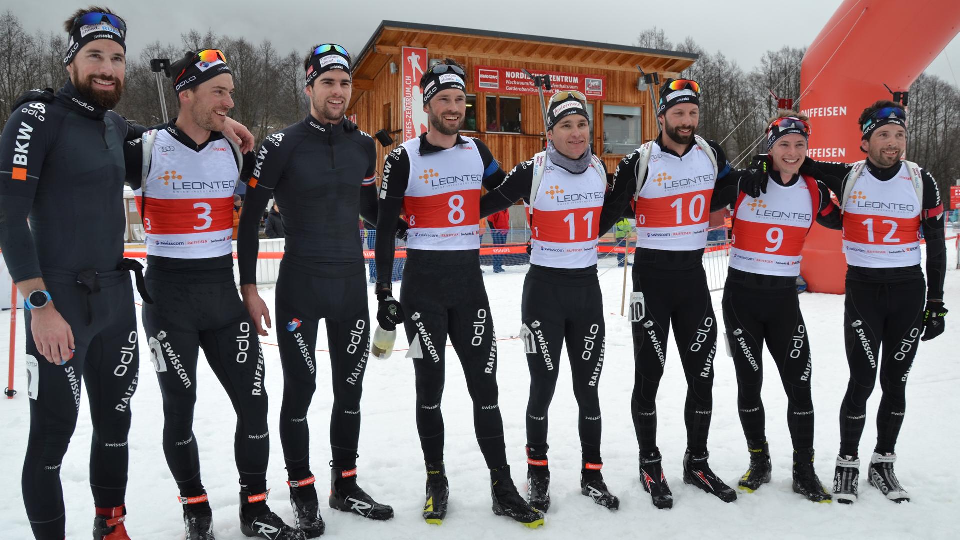 Die Teamkollegen verabschieden Ivan Joller nach seinem allerletzten ...