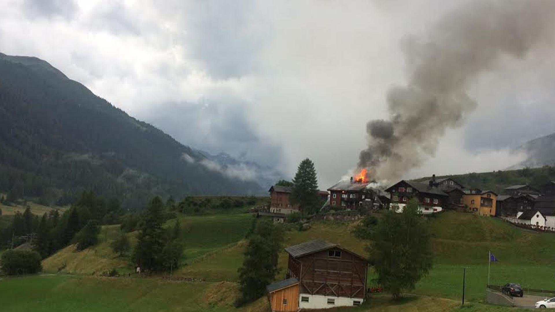 Bei der Ortsdurchfahrt in Biel gab es durch den Brand ...