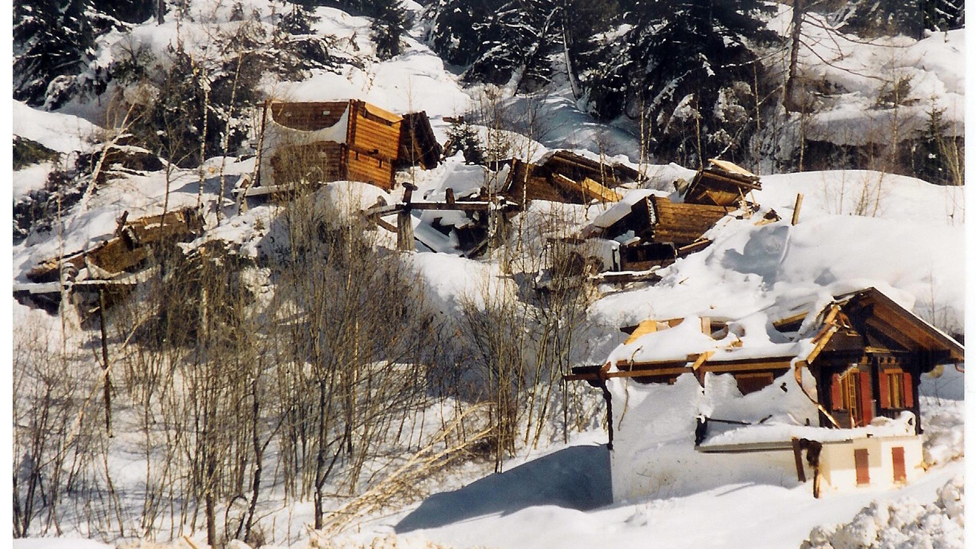 Am 22. Februar 1999 löste sich auf der Belalp die Gratlawine und ...