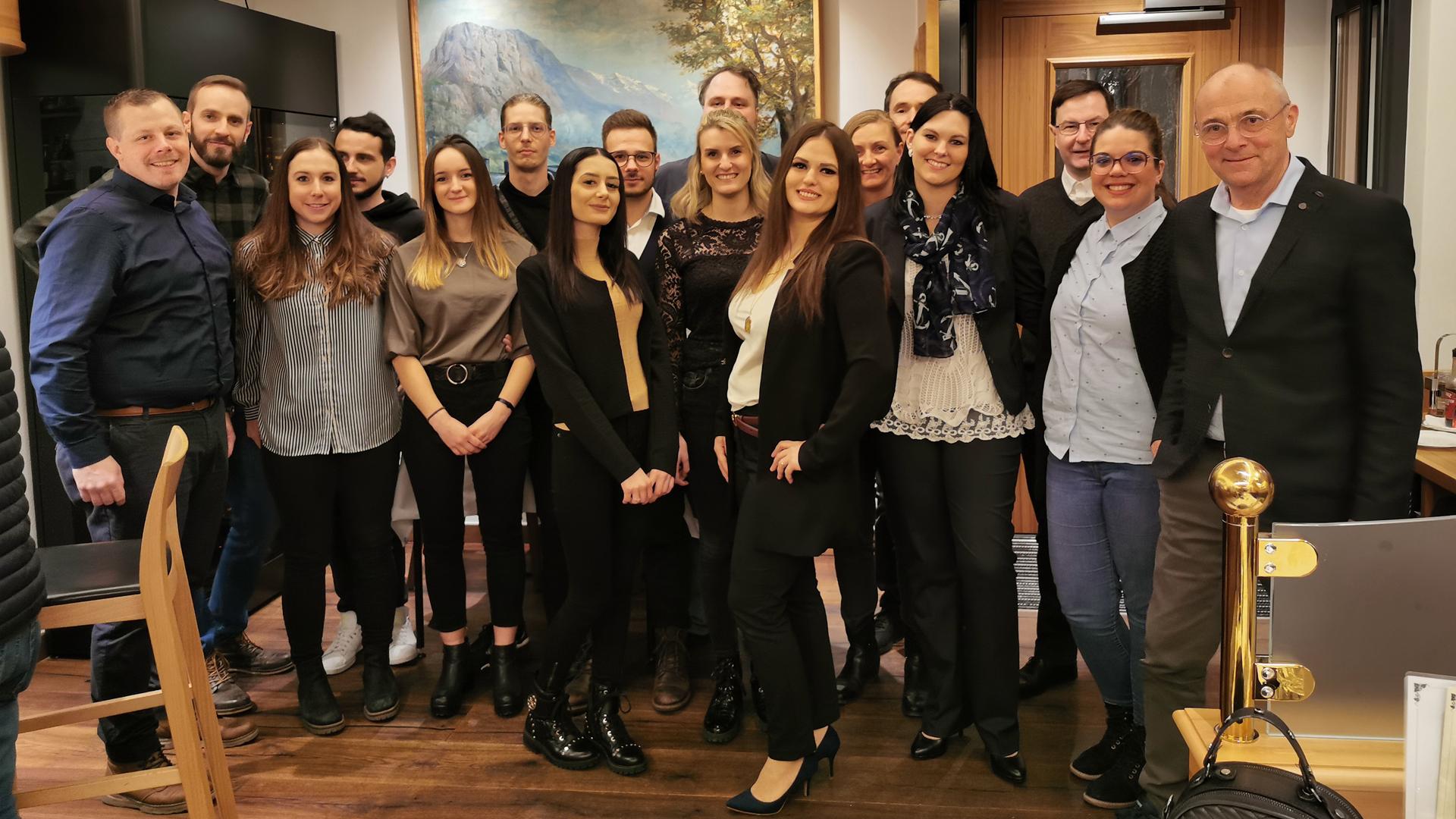 Das SBB Contact Center in Brig hat seit Freitag neun neue Kundenberater ...