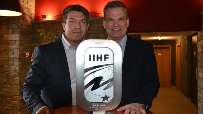 Sean Simpson (rechts) nahm mit Pius-David Kuonen am traditionellen ...