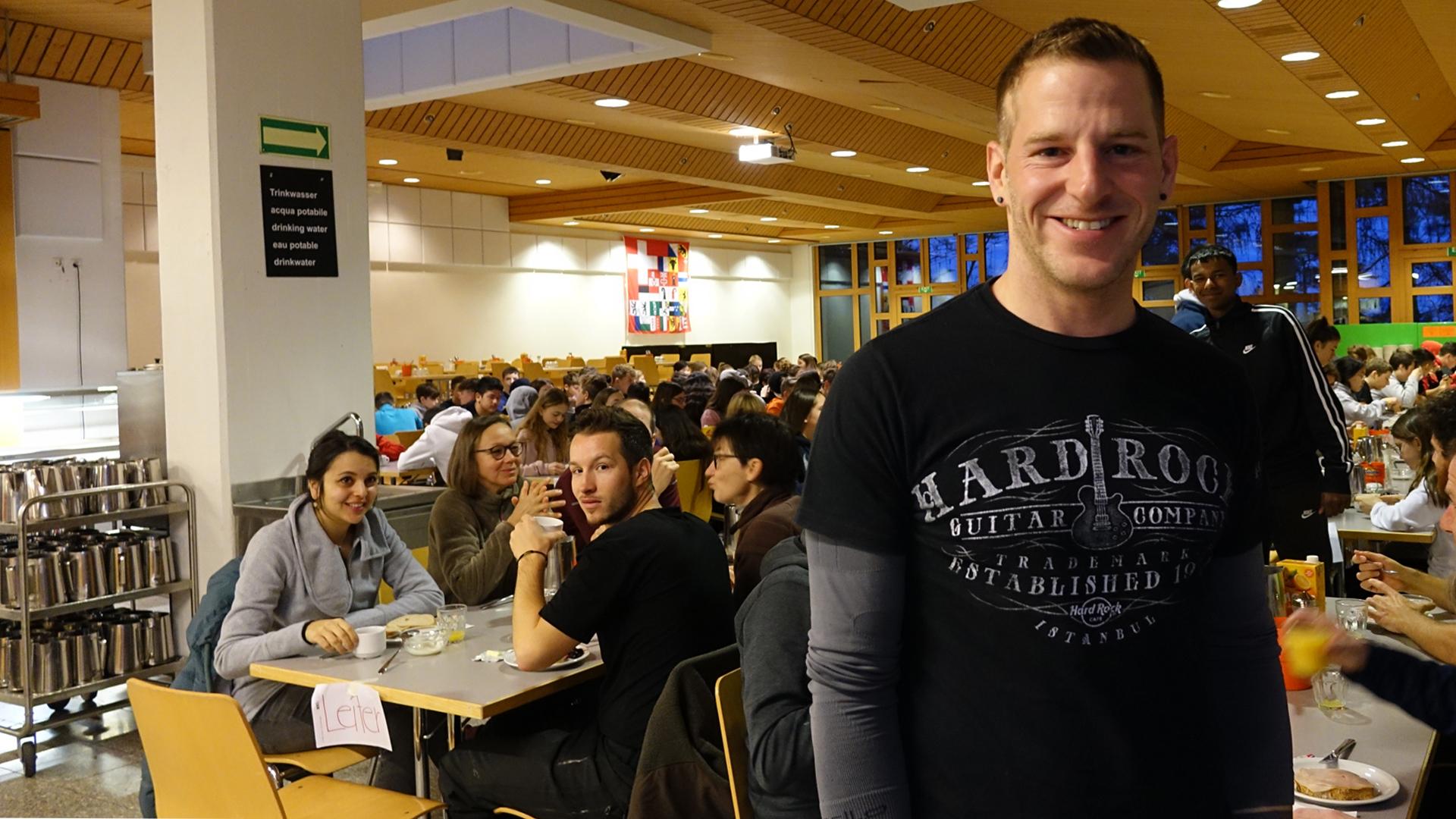 Klassenlehrer Daniel Gurtner erklärte, welche Herausforderung es sei ...