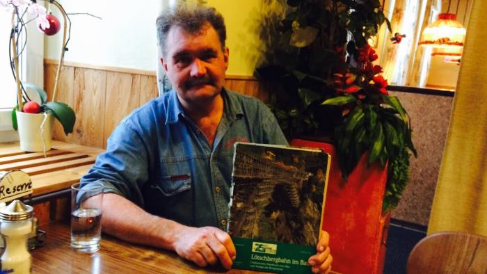 Thomas Traber, Wirt vom Restaurant Felsheim in Goppenstein, freut sich ...