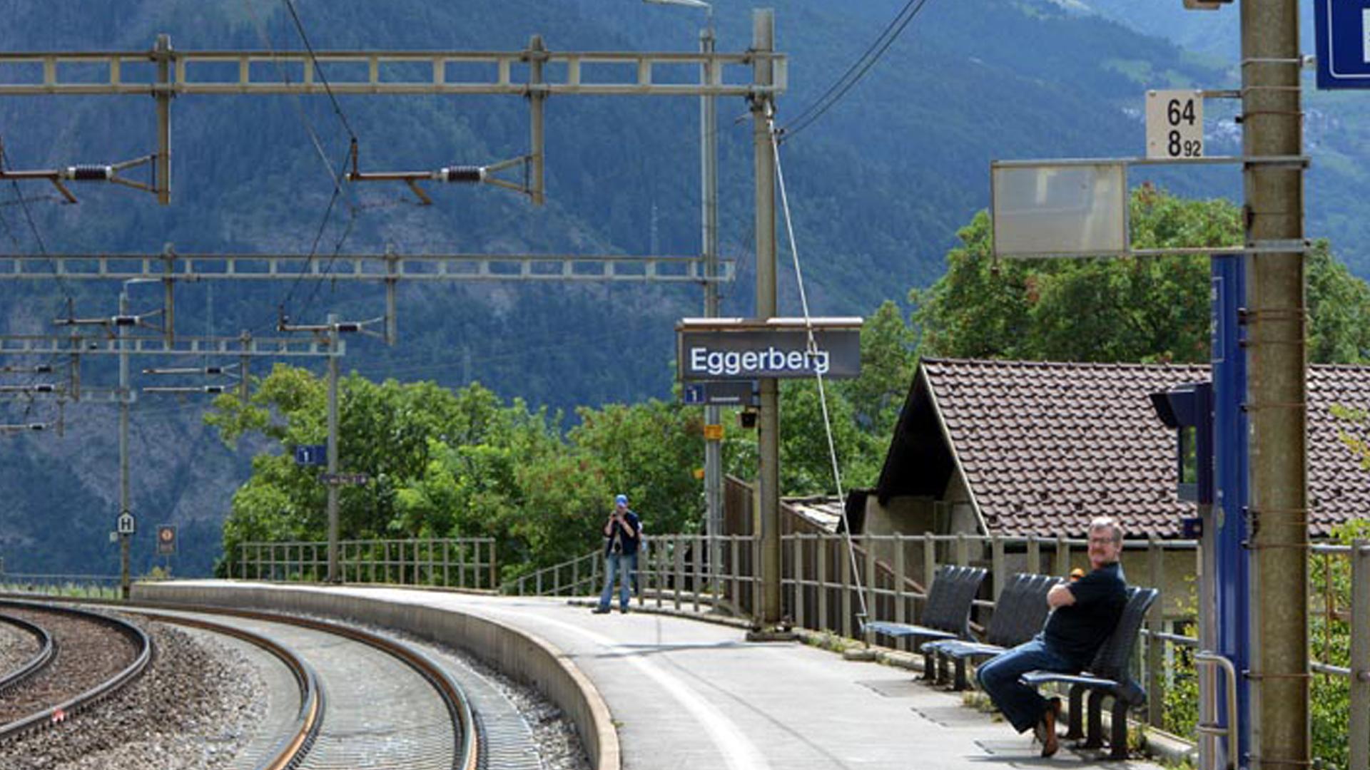 Die Lötschbergbergstrecke war am Montagmorgen auf der Strecke Spiez ...