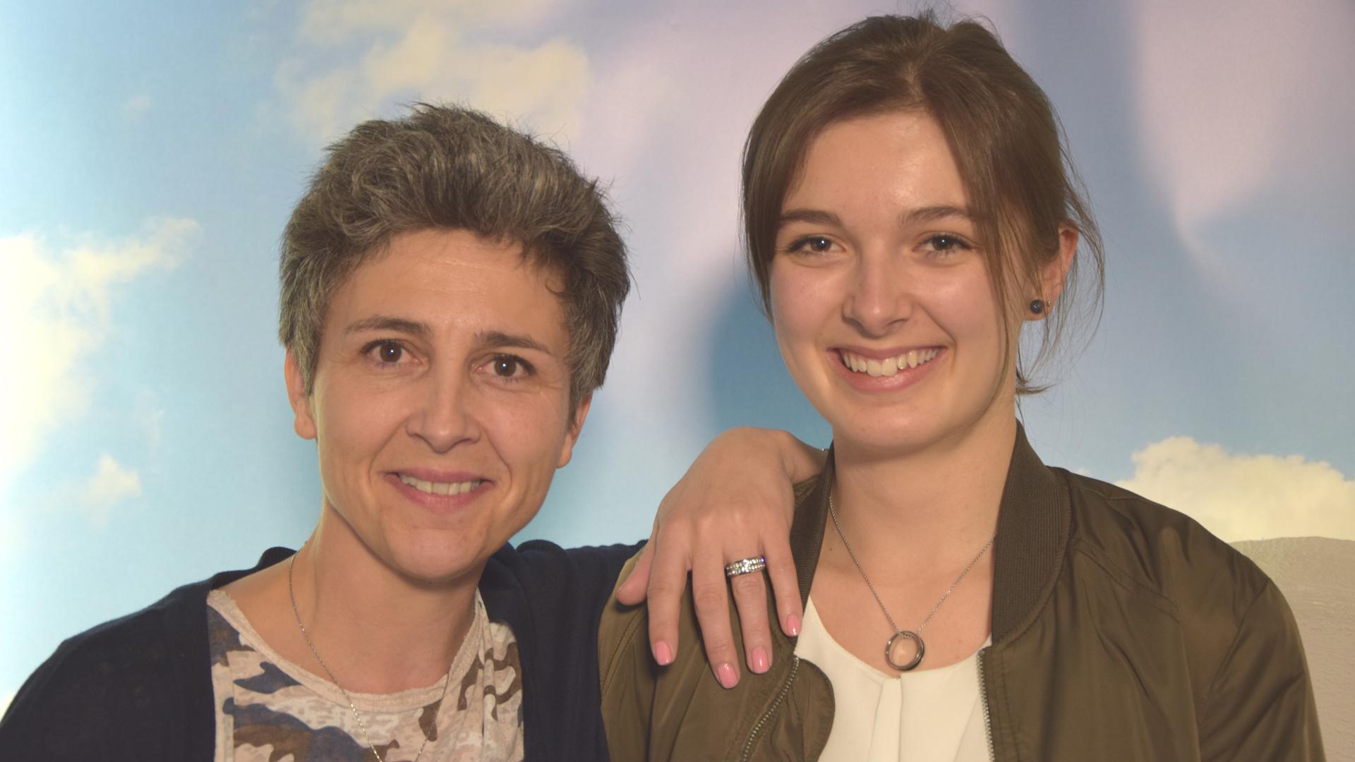 Karin Meichtry und ihre Tochter Jana aus Grächen stehen im diesjährigen ...