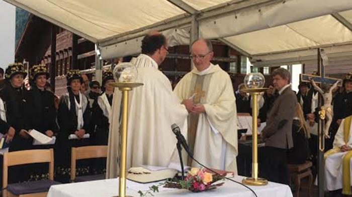 Am Sonntag wurde Thomas Pfammatter als Prior von Kippel und Pfarrer von ...