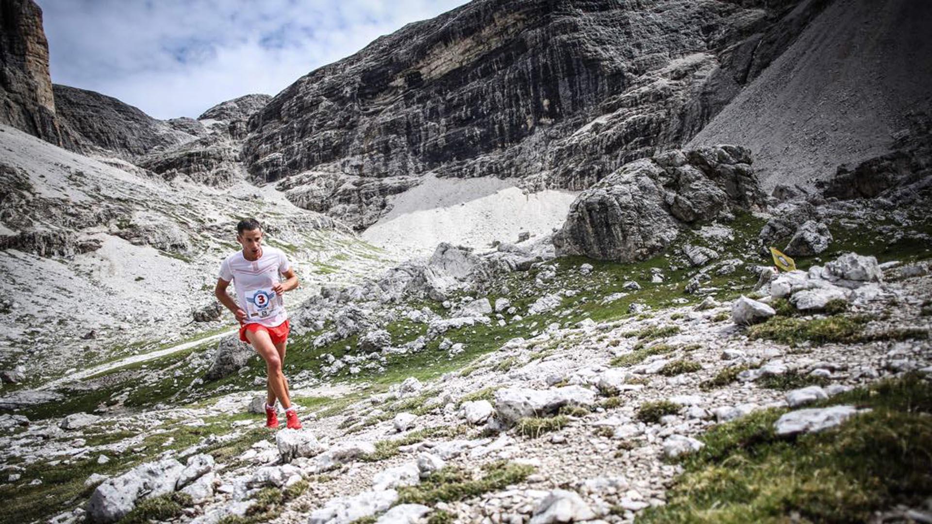 Martin Anthamatten zeigt am Dolom Myths Run Skyrace in Canazei eine ...