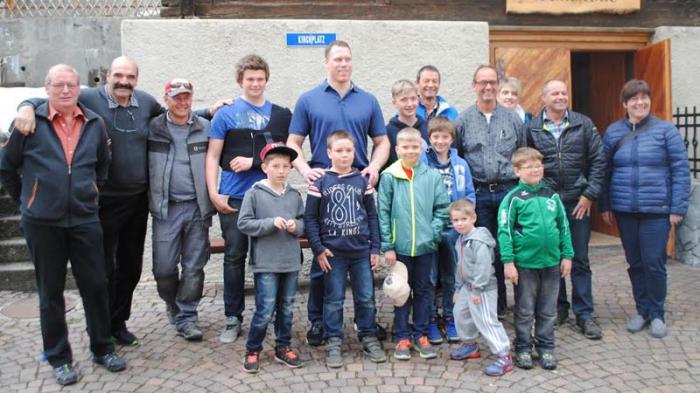 Der amtierende Schwingerkönig Matthias Sempach absolviert ein ...