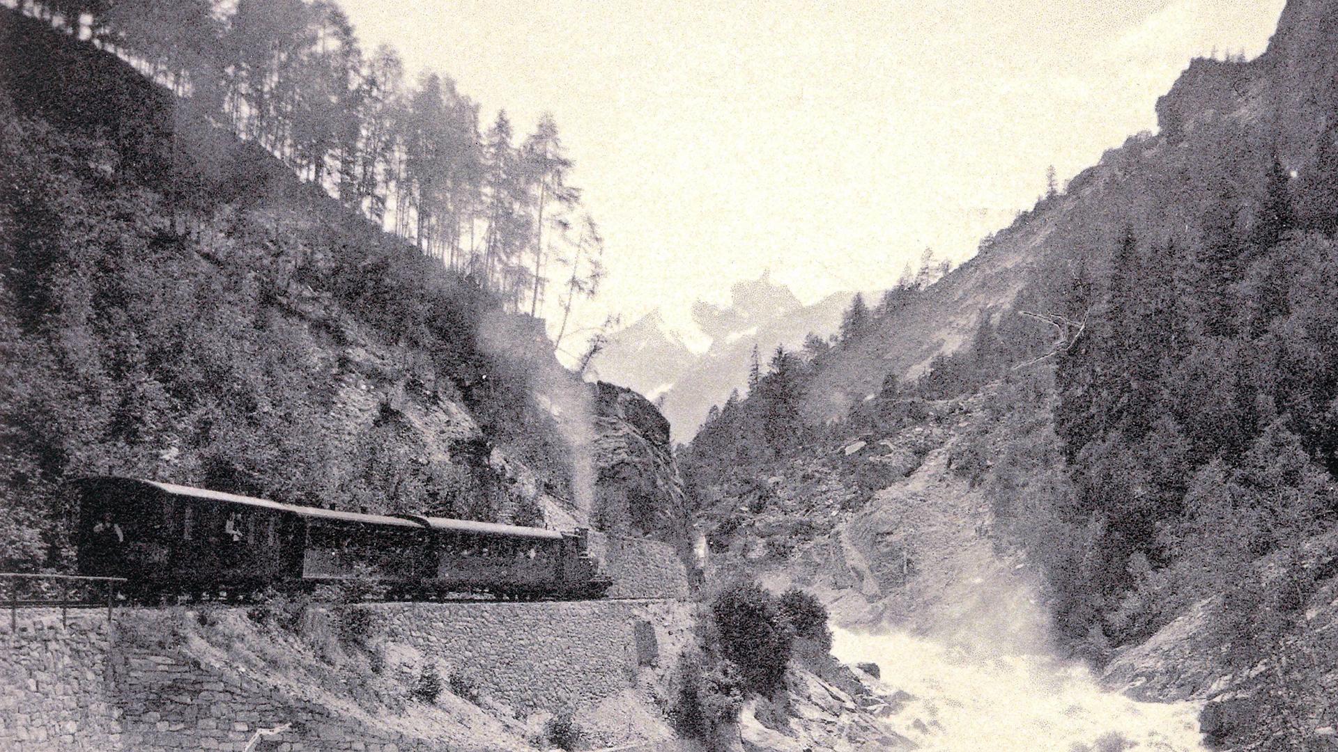Die Visp-Zermatt-Bahn vor 125 Jahren in der Schlucht im Kipferwald: Ein ...