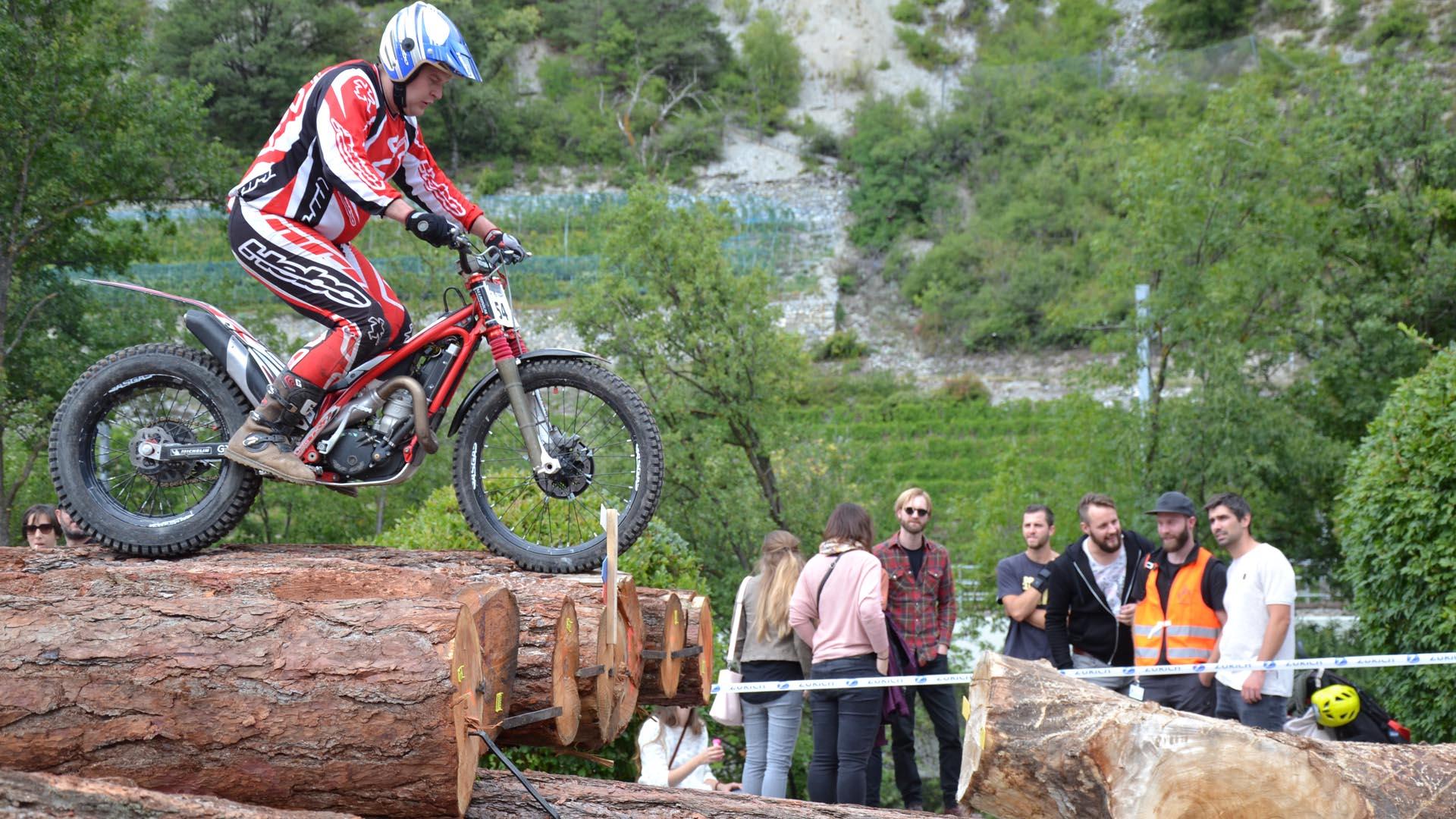 Bei der Moto-Trial Schweizermeisterschaft zeigten die Fahrer viel ...
