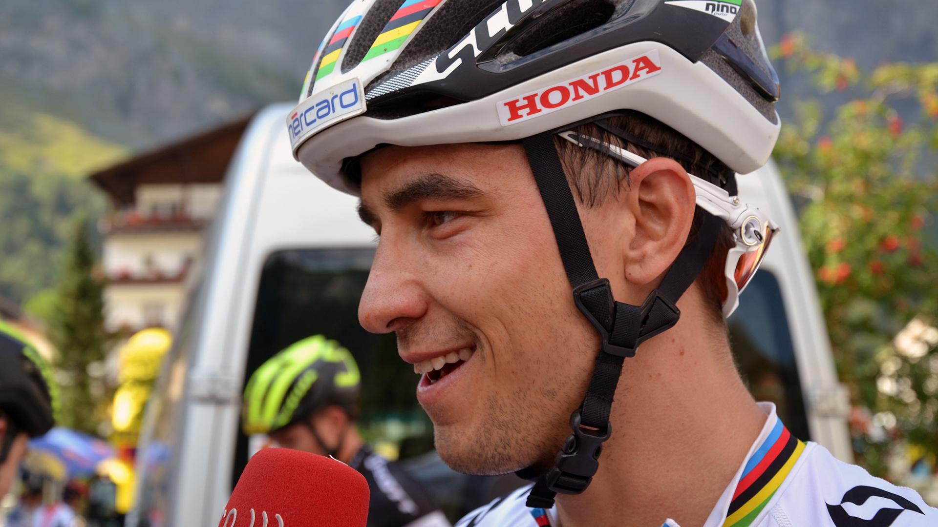 Der grosse Star bei der Zielankunft in Leukerbad war Olympiasieger Nino ...