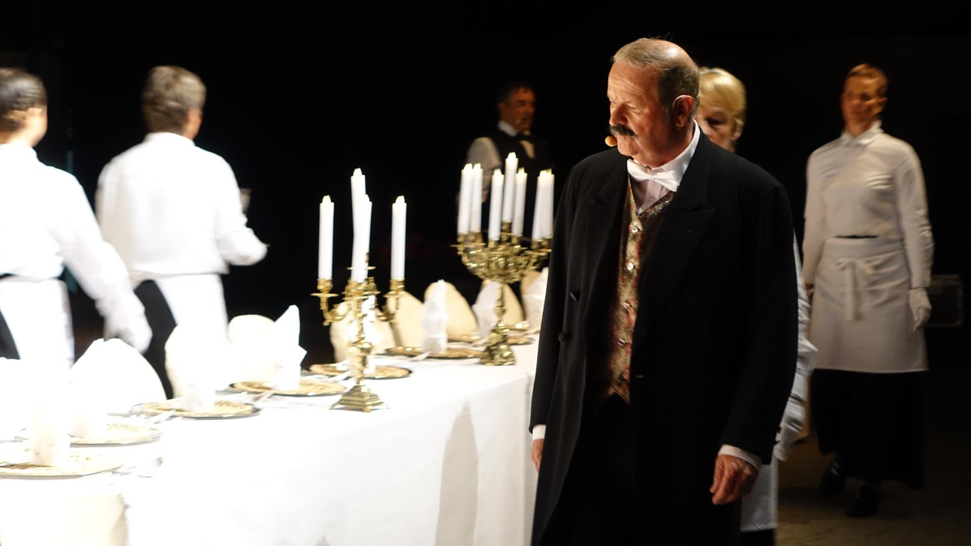 Am Mittwoch feierte das Freilichtspiel "Cäsar Ritz" in Niederwald ...