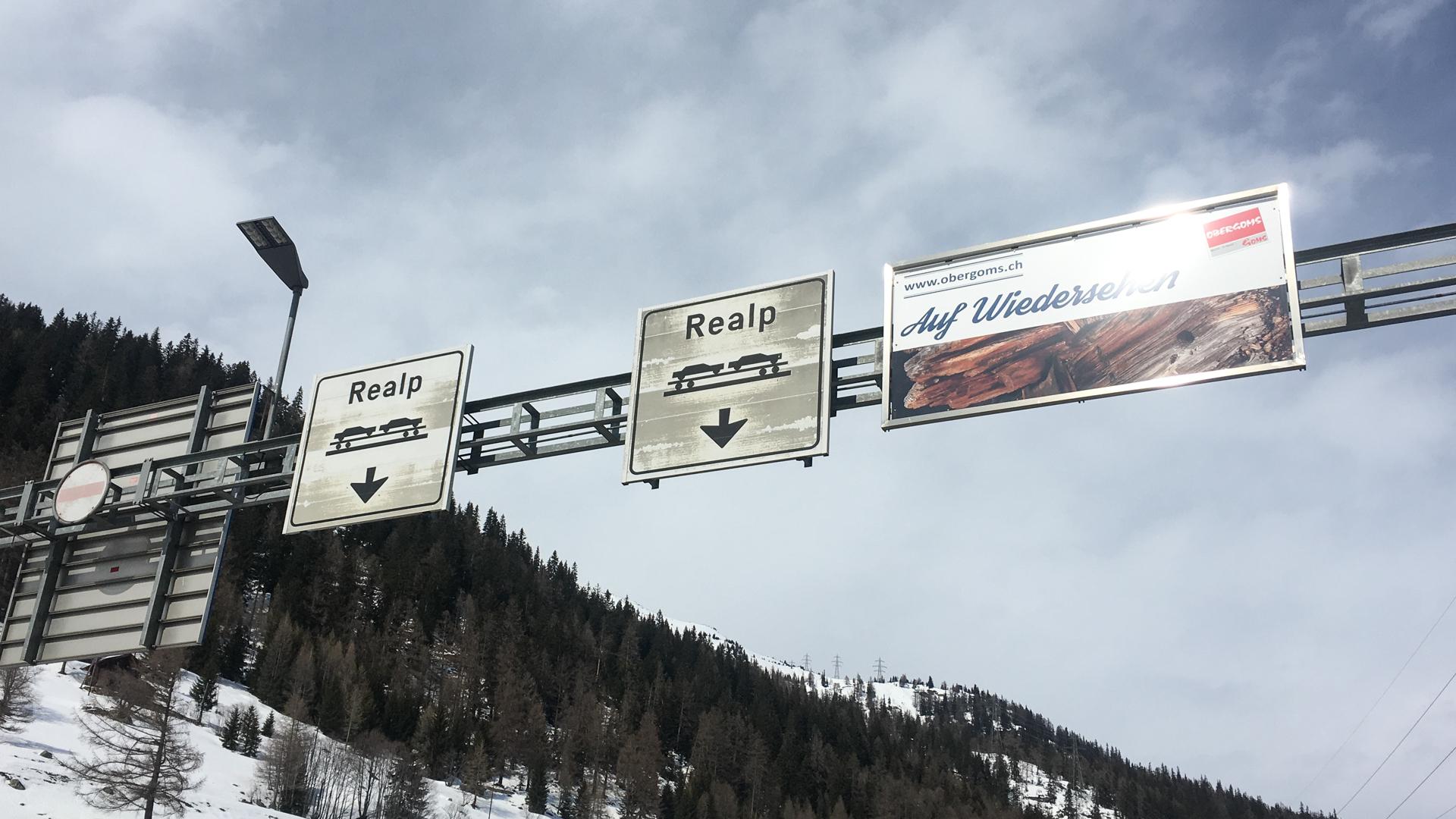 Der Verkehr am Autoverlad Furka läuft seit Donnerstagmorgen wieder nach ...