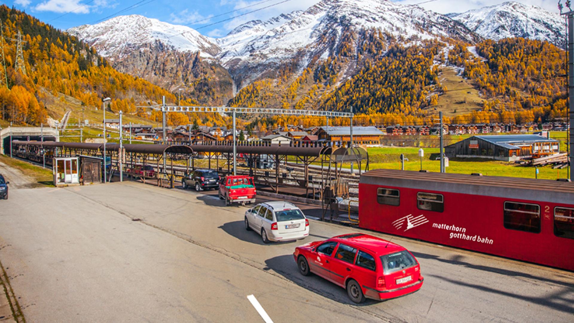 Derzeit verkehren am Autoverlad von Oberwald nach Realp nur die Hälfte ...