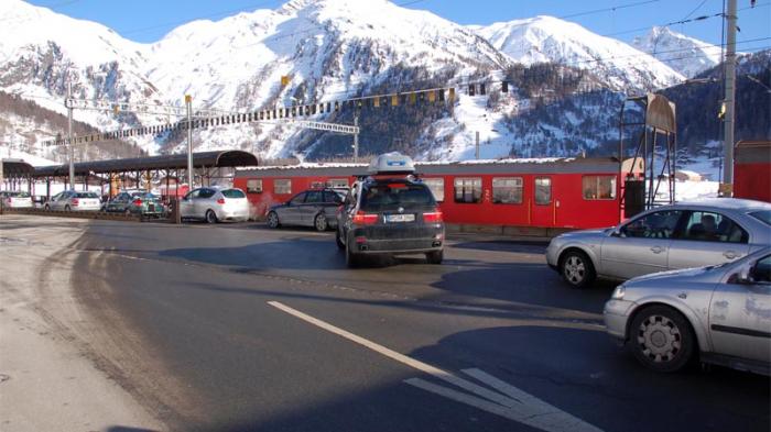 Ab dem 1. Januar 2014 wird der Autoverlad am Furka teurer. Quelle: rro