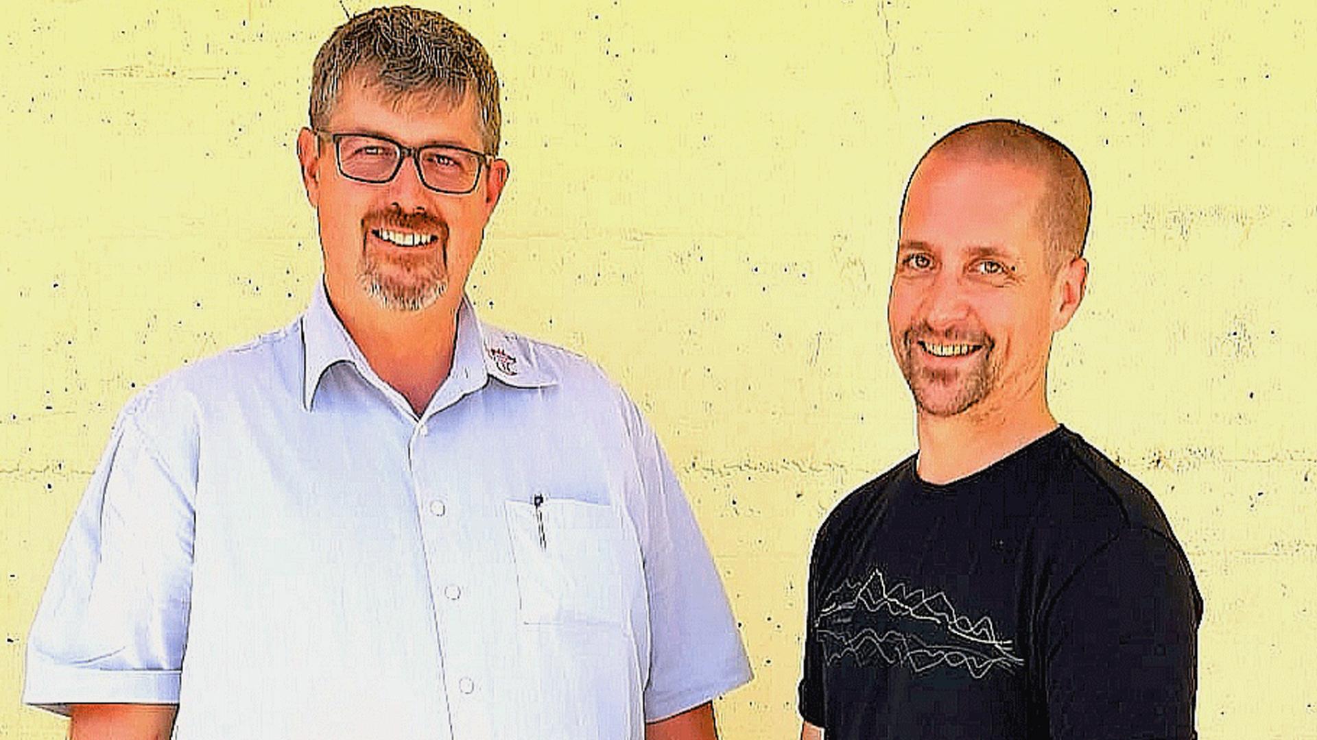 Der alte und der neue Präsident des Oberwalliser Feuerwehrverbands ...