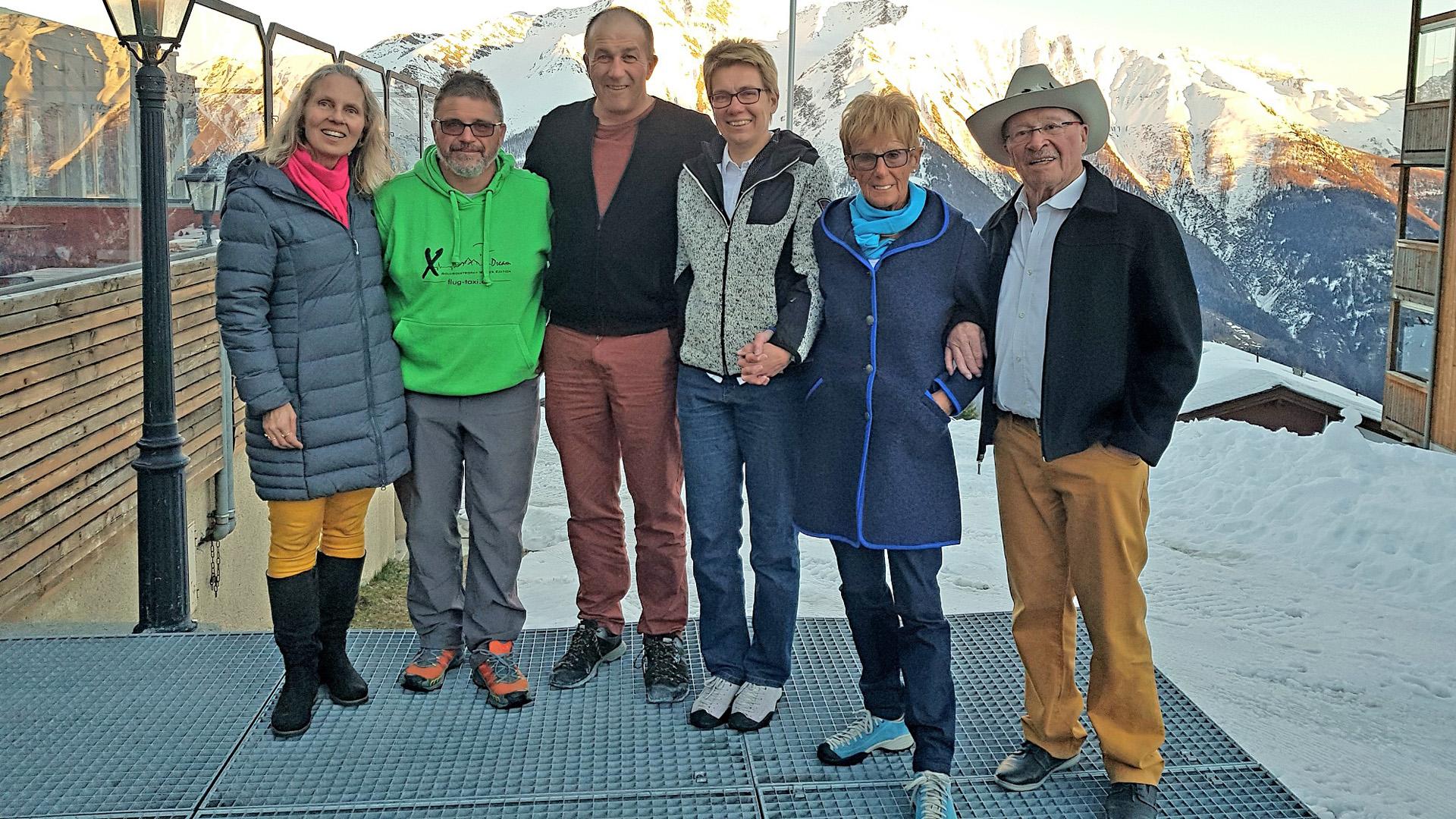 Andreas Furrer (M.) und seine Familie verkaufen das traditionsreiche ...