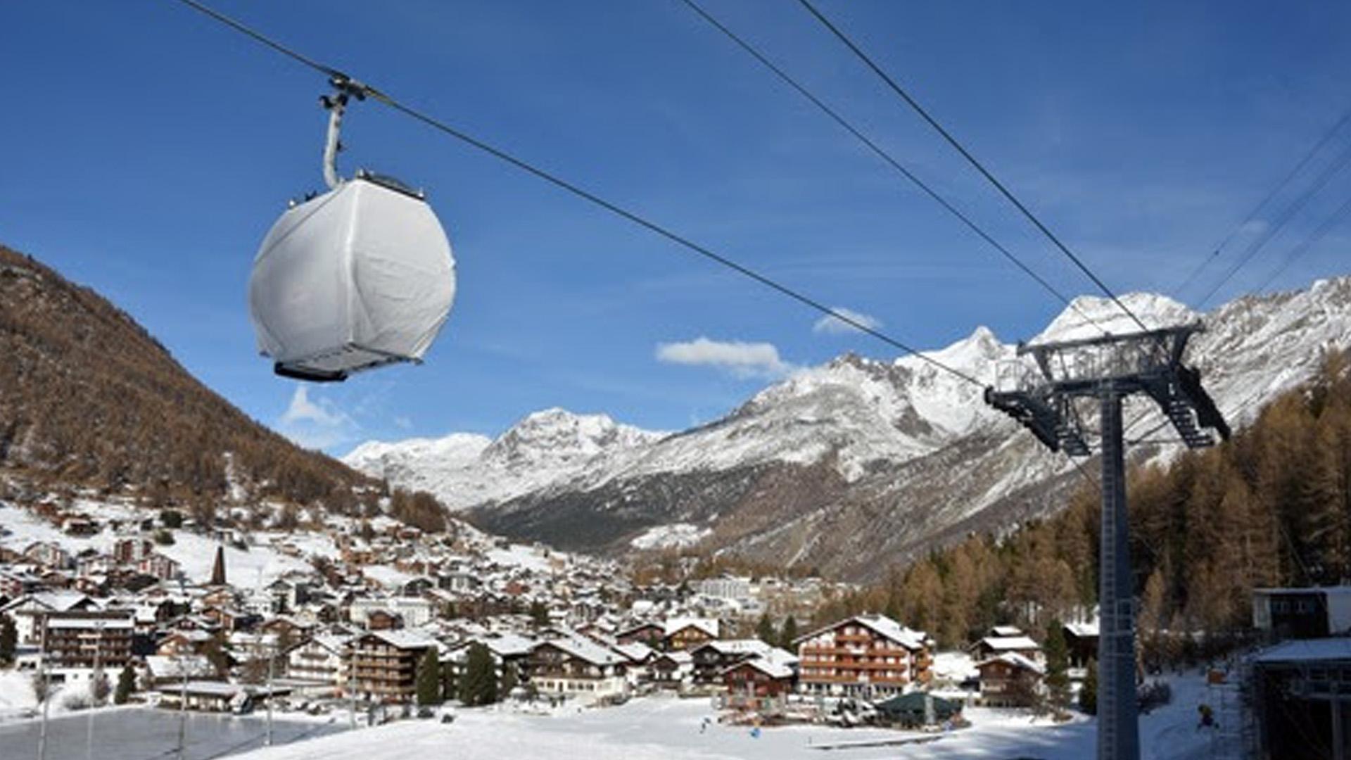 Die neue Spielbodenbahn in Saas-Fee befördert Wintersportler ab diesem ...