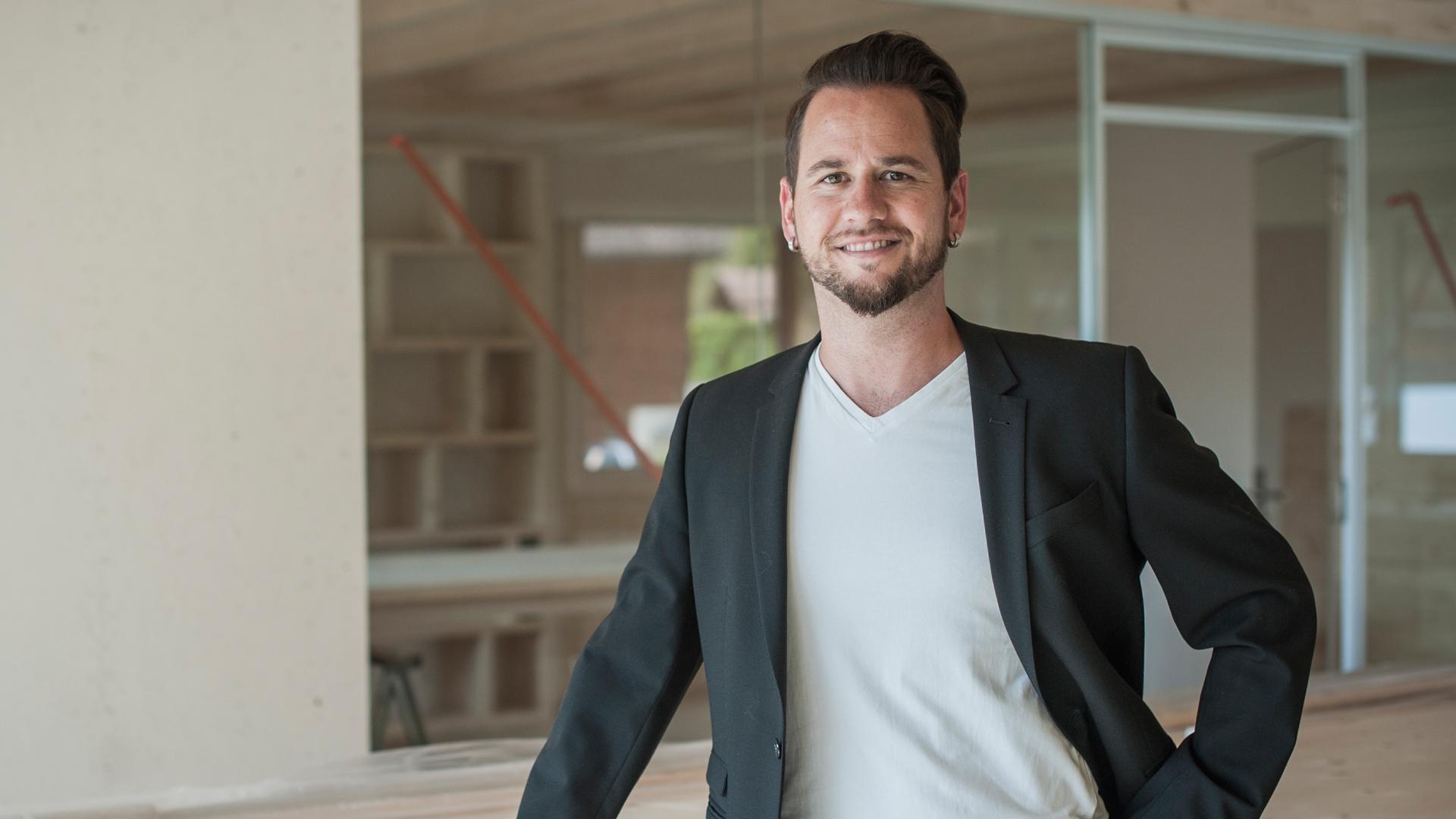 Der Sänger Marc Trauffer führt neben der Musik noch einen ...