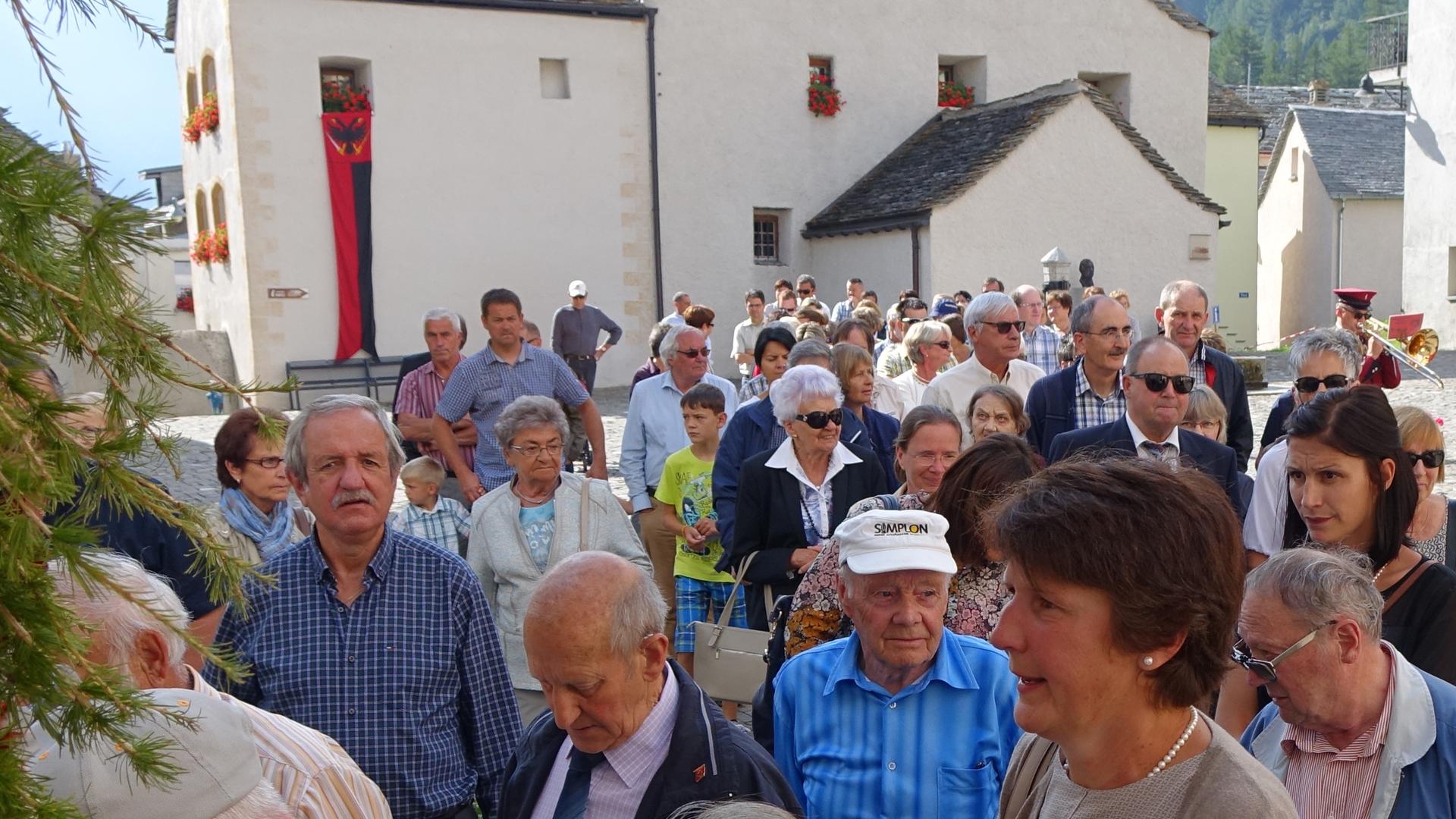 Die Bevölkerung von Simplon Dorf erschien zahlreich zur ...