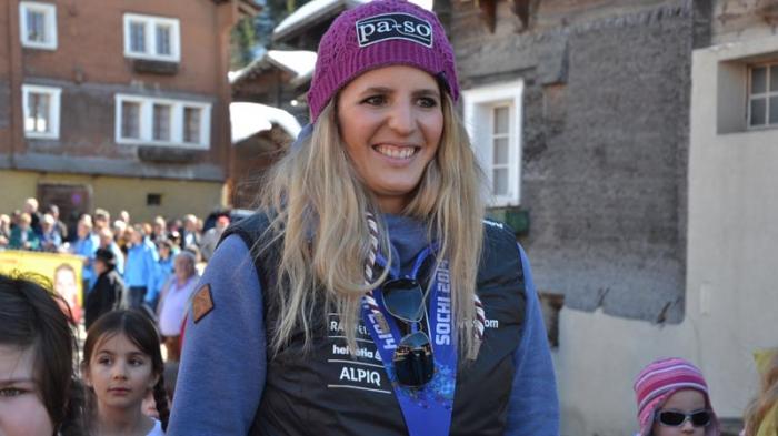 Hinter Julie Zogg sichert sich Patritzia Kummer die Silbermedaille an ...