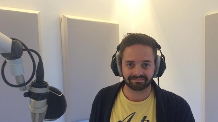 Sam Gruber aus St. Niklaus hat seine neue Eigenproduktion auf den Markt ...