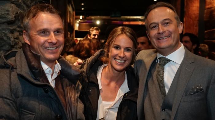 Pöstli-Inhaber Martin Perren (rechts) begrüsste alle Gäste persönlich ...