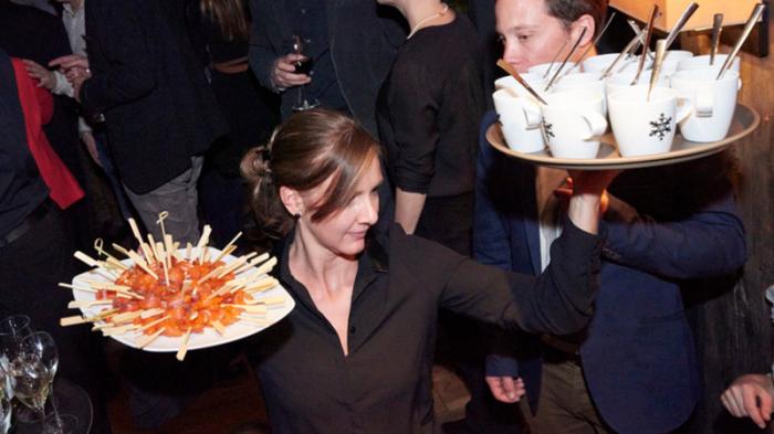 Für Gaumenfreuden sorgte ein gediegenes Flying Dinner in den neun ...