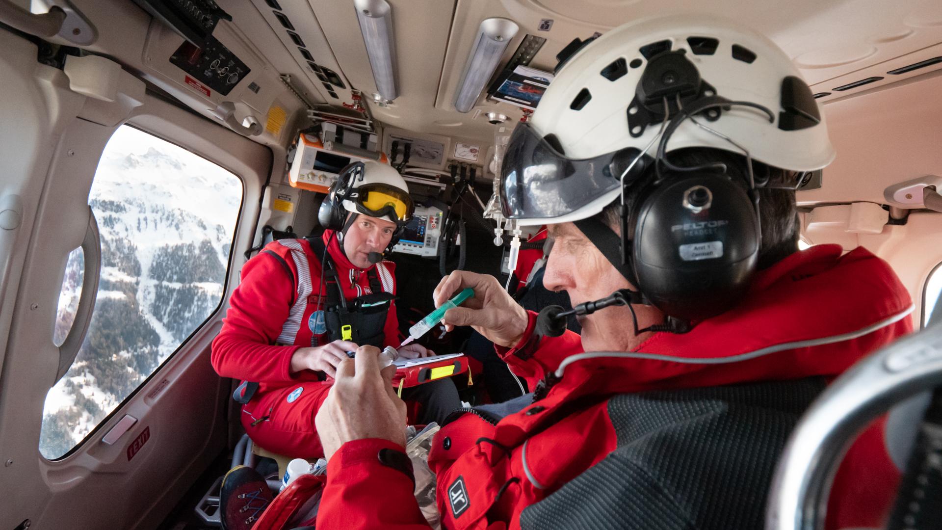 Bei schönem Wetter herrscht bei der Rettungscrew der Air Zermatt ...