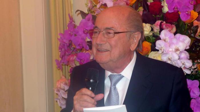 Ein glücklicher Sepp Blatter genoss mit seiner Familie und seinen ...